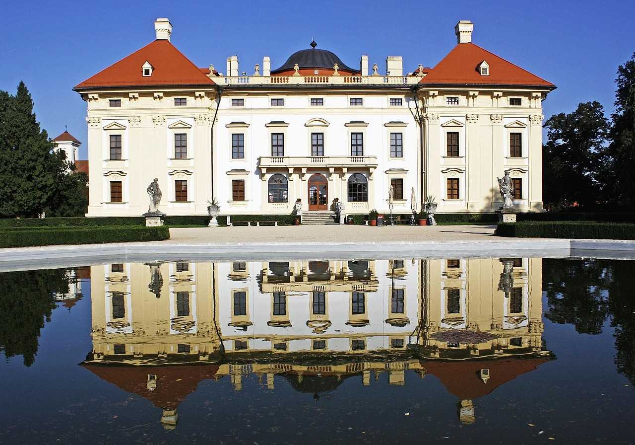 Slavkov u Brna: Zámek, historie a vinařské stezky - „Objev místa, kde ...